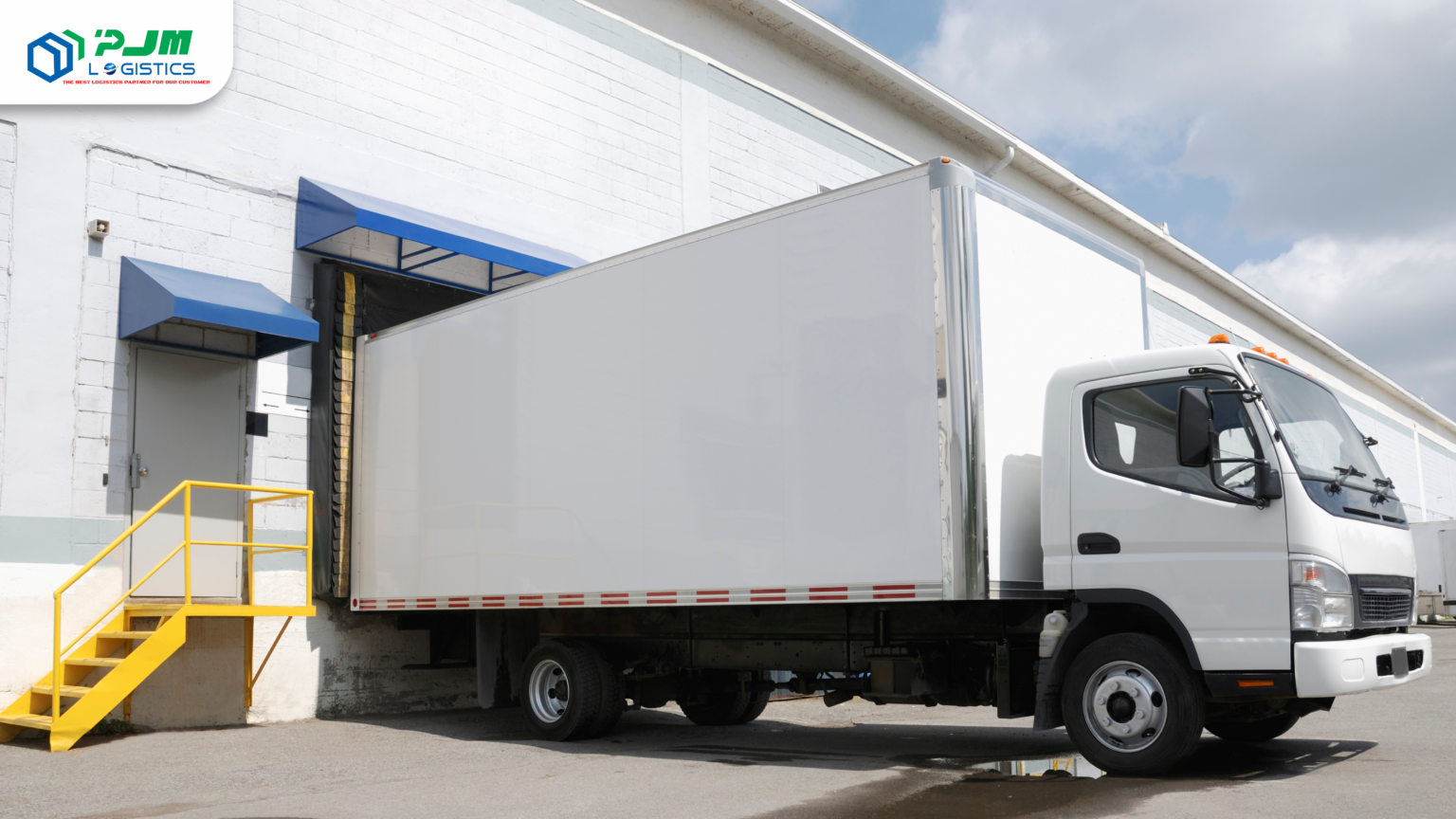 CDD, Fuso, atau Tronton? Kenali Jenis Truk & Fungsinya